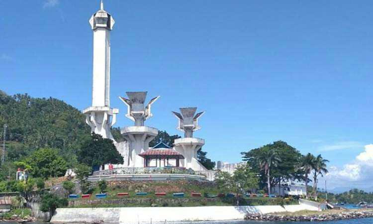 Tugu Trikora di Bitung | Atourin Tugu Trikora di Bitung | Atourin